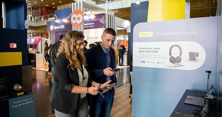 Disfruta la emoción de estrenar Motorola con su nuevo aroma - La Revue